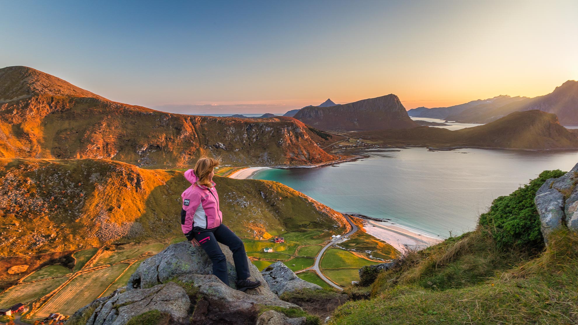 Wanderung zum Gipfel des Mannen auf den Lofoten